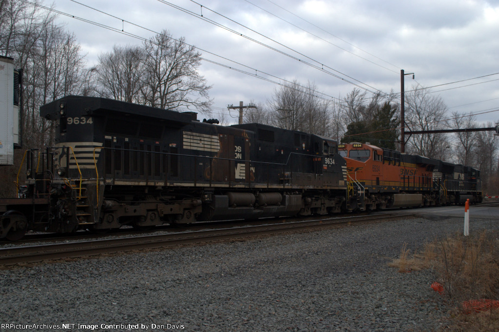 NS 9634, BNSF 6934 and NS 2602 on B100-19/24K